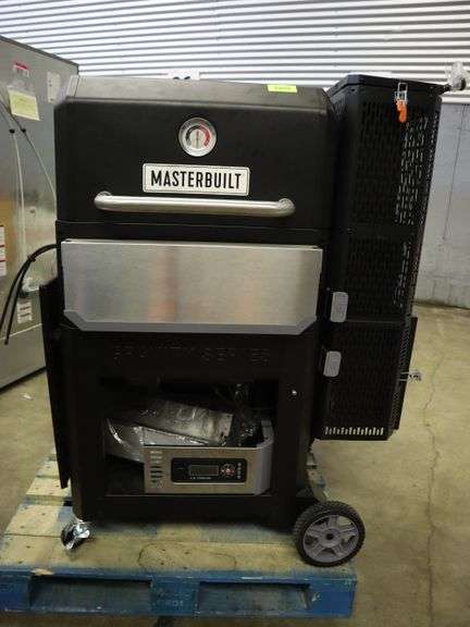 MasterBuilt Gravity Series 1050 digital charcoal grill and smoker - Has ...