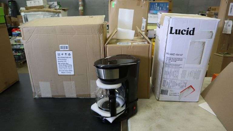 Group lot of assorted items - These items are SOLD AS-IS. - Matthews Auctioneers