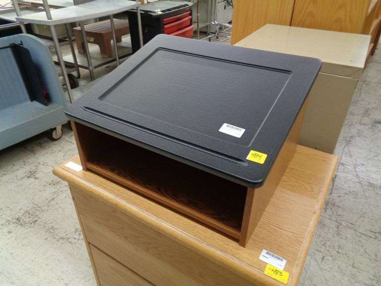 1 -DESKTOP PODIUM - Matthews Auctioneers