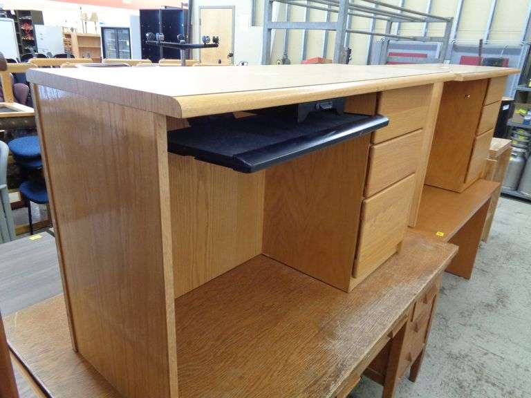 1 -DESK - Matthews Auctioneers