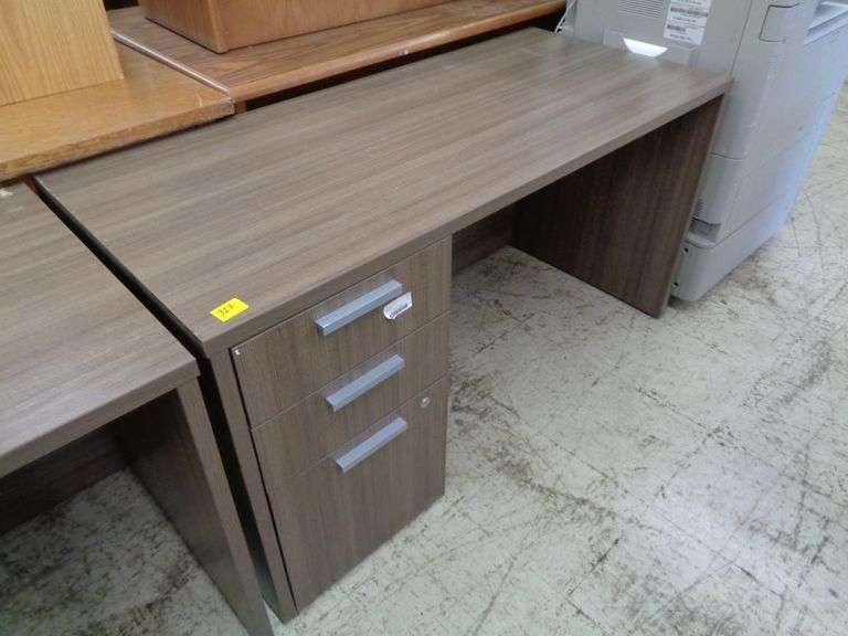 1 -DESK - Matthews Auctioneers
