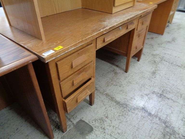 1 -DESK - Matthews Auctioneers