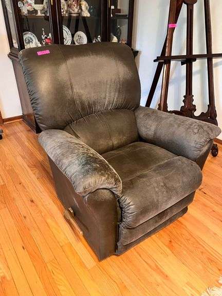 Recliner - Matthews Auctioneers