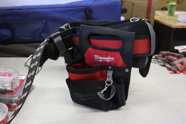 Milwaukee tool belt - Matthews Auctioneers