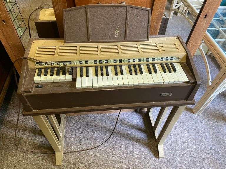 Vintage Electric organ - Matthews Auctioneers