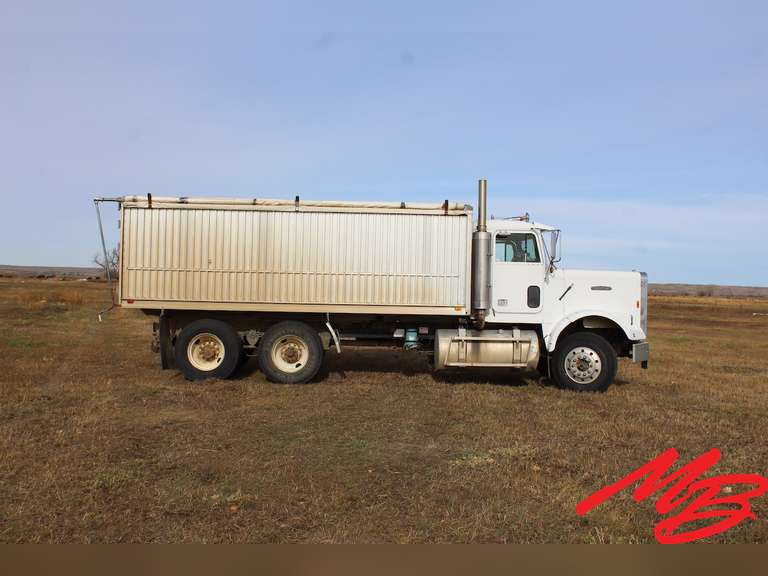1988 Freightliner 120 Truck; 792,458 miles, 18' IC box - Musser Bros Inc