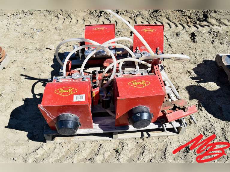 Pallet: 4 Gandy boxes w/no lock lids - Musser Bros Inc