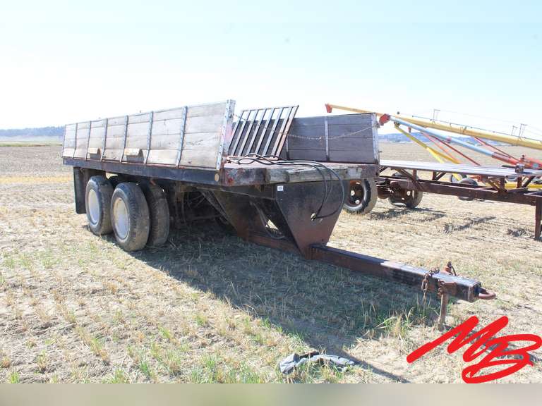 Flatbed Trailer 20'x92, removable stock rack, - Musser Bros Inc