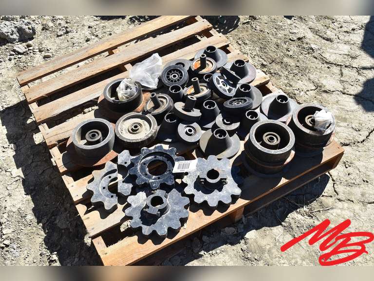 Pallet: Beet cart & digger parts - Musser Bros Inc