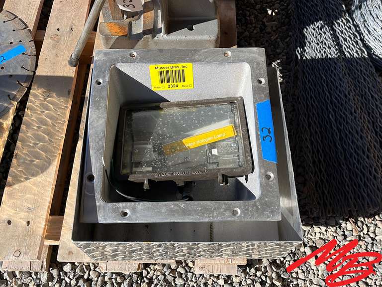 Halogen light with Inset Box - Musser Bros Inc