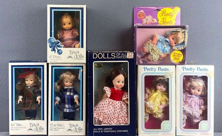 Group of 7 assorted dolls - Matthew Bullock Auctioneers