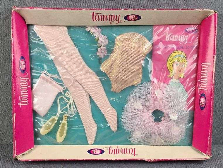 Tammy clothes in original packaging - Matthew Bullock Auctioneers