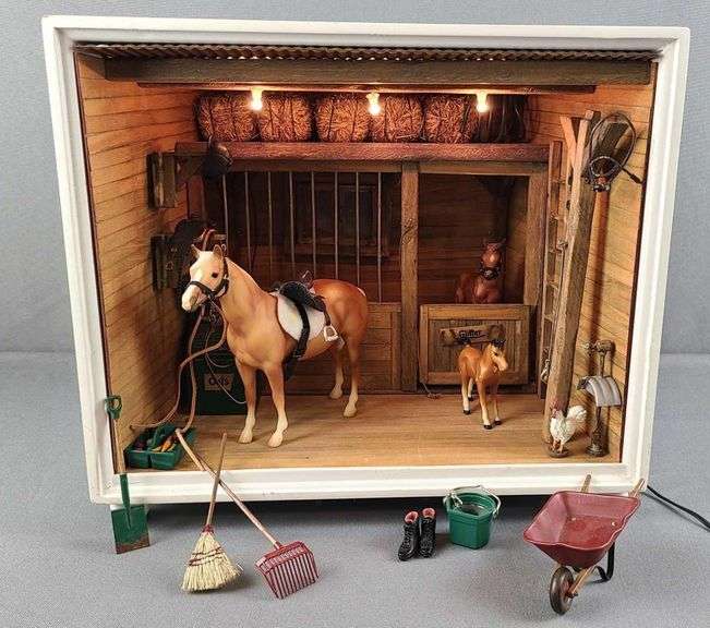 American Girl Mini Stable and Horses - Matthew Bullock Auctioneers