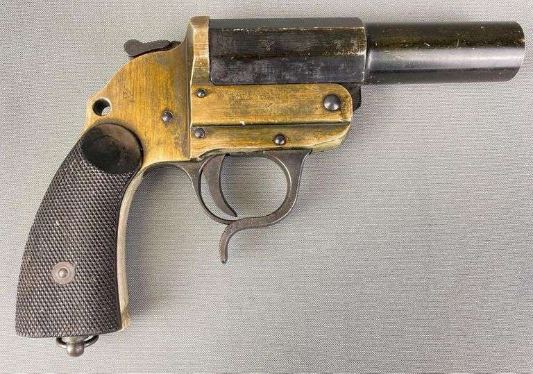 WW2 German Flare Gun - Matthew Bullock Auctioneers