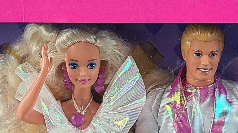 Secret Hearts Barbie and Ken deluxe gift set - Matthew Bullock Auctioneers