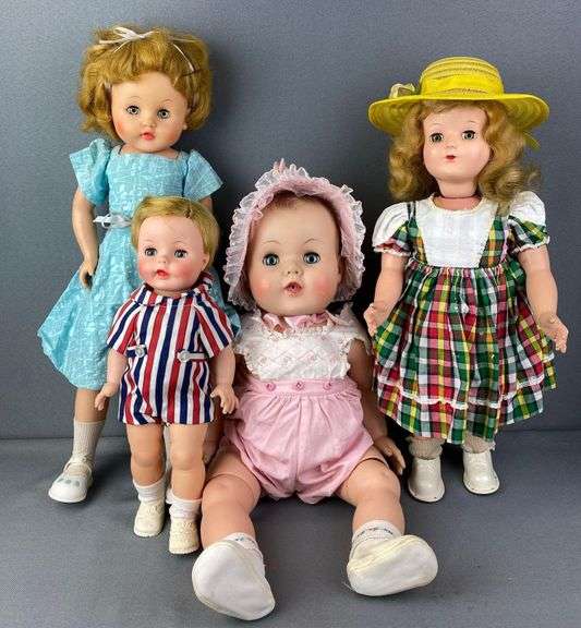Group of 4 Dolls - Matthew Bullock Auctioneers
