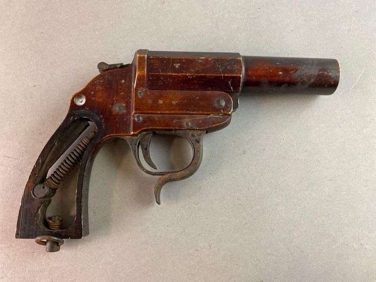 WW2 German Flare Gun - Matthew Bullock Auctioneers
