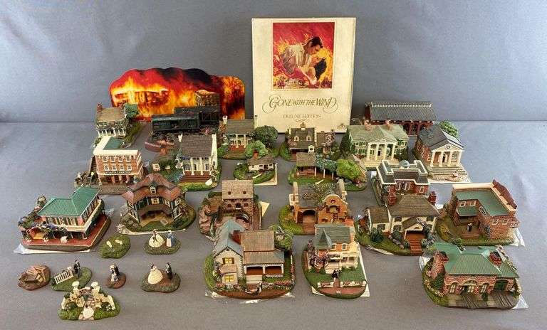 30 piece group of assorted Hawthorne Village Gone With the Wind houses ...