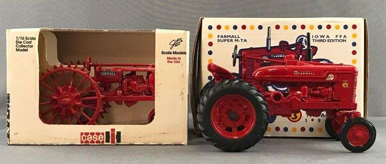 Group of 2 IH Farmall die-cast tractors - Matthew Bullock Auctioneers
