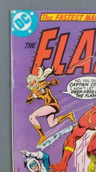 DC Comics The Flash No 250 comic book - Matthew Bullock Auctioneers