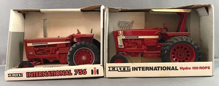 Group of 2 International die-cast tractors - Matthew Bullock Auctioneers