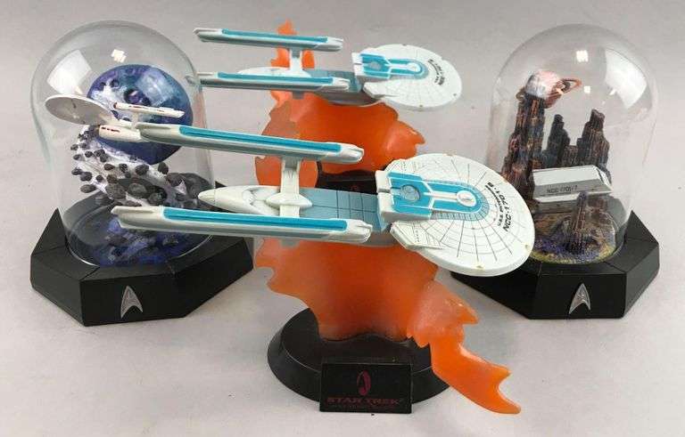 Group of 4 Star Trek miniatures - Matthew Bullock Auctioneers