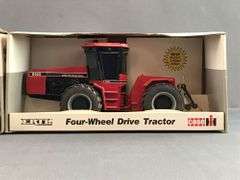 Group of 2 Ertl Case International die-cast tractors - Matthew Bullock Auctioneers