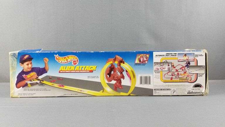 Hot Wheels Alien Attack race track in original packaging - Matthew ...