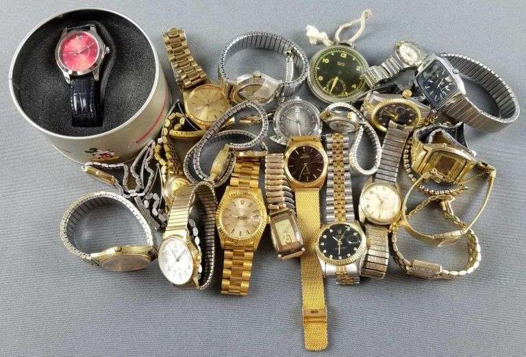 Group of watches - Matthew Bullock Auctioneers