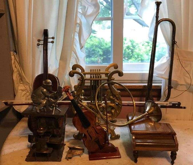 10 piece group of assorted musical instrument decor items - Matthew ...