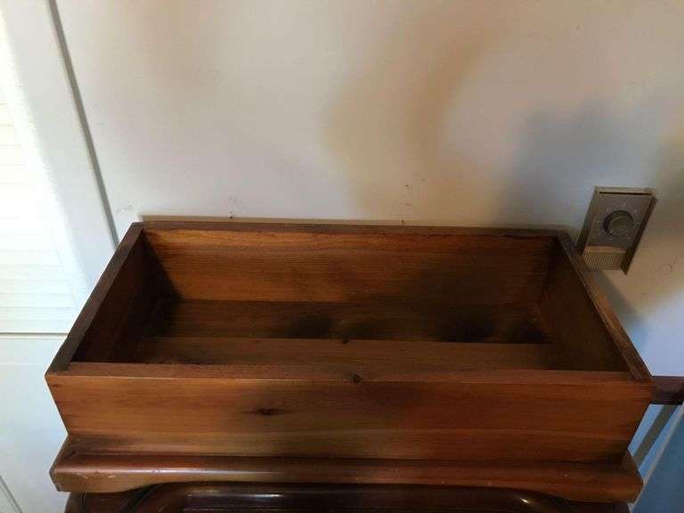 Canada Goose figural wood box - Matthew Bullock Auctioneers