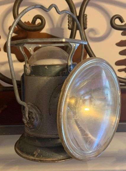 Vintage Delta powerlite lantern - Matthew Bullock Auctioneers