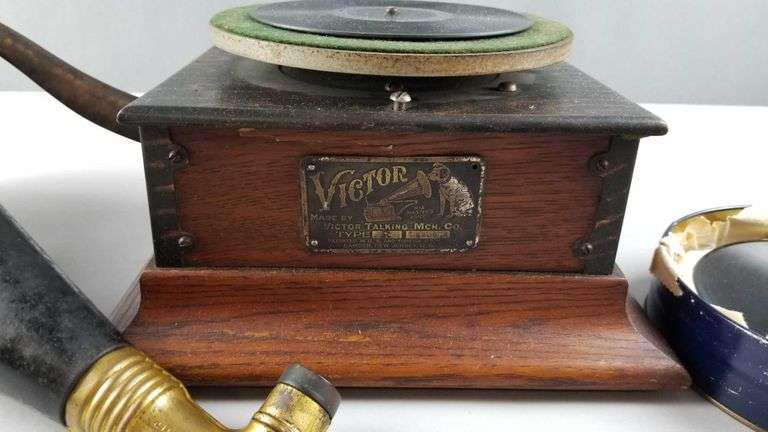 Antique Victor Talking Machine Victrola - Matthew Bullock Auctioneers