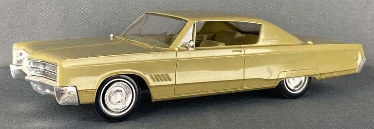 Jo-Han Models Chrysler 300 Dealer Promo Car - Matthew Bullock Auctioneers