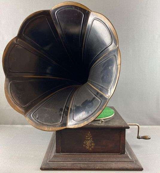 Spring Wound Gramophone with Horn Unmarked - Matthew Bullock Auctioneers