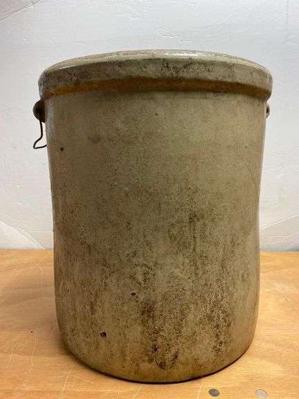 10 Gallon Western Stoneware Crock - Matthew Bullock Auctioneers
