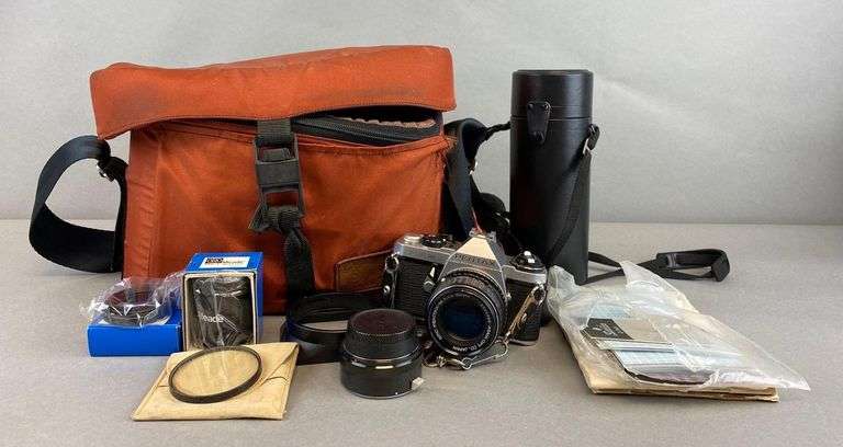 Group of 9 Assorted Camera Items - Matthew Bullock Auctioneers