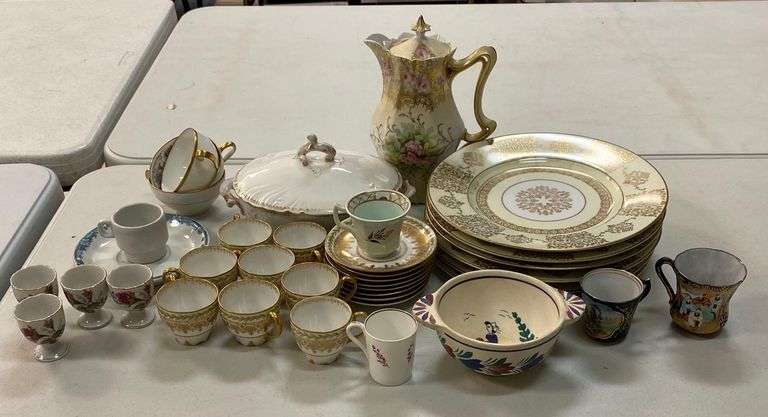 Group of 30+ Assorted Porcelain Items - Matthew Bullock Auctioneers