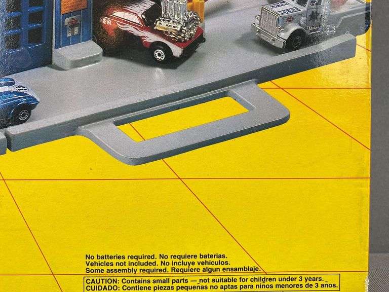 Matchbox Fold N Go Motorcity Garage play set - Matthew Bullock Auctioneers