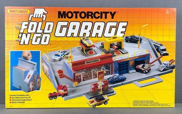 Matchbox Fold N Go Motorcity Garage play set - Matthew Bullock Auctioneers
