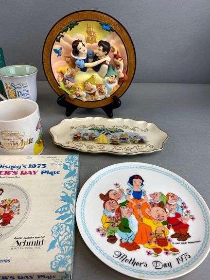 Group of 9 Assorted Disney Snow White Items - Matthew Bullock Auctioneers