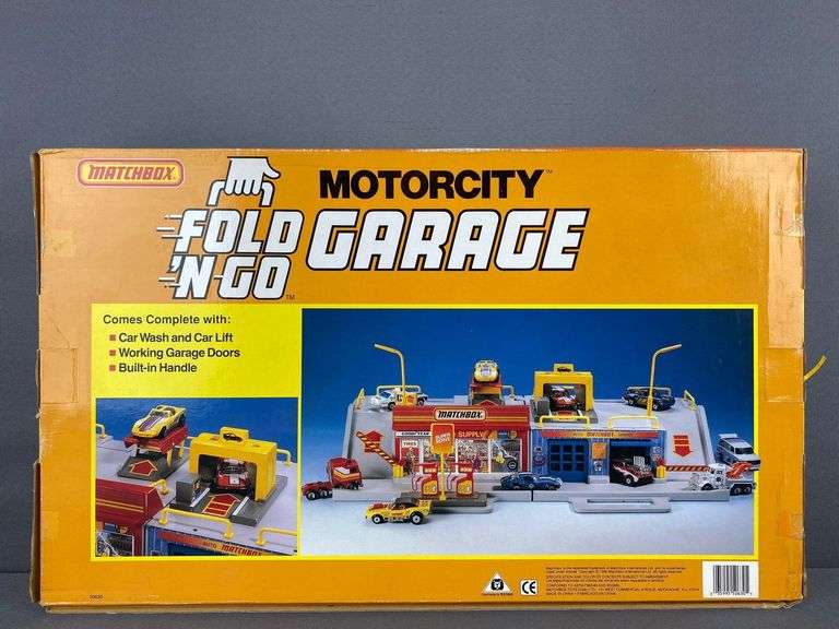 Matchbox Fold N Go Motorcity Garage play set - Matthew Bullock Auctioneers