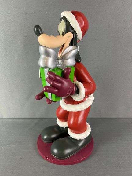 Walt Disney Santa Claus Goofy Garden Statue - Matthew Bullock Auctioneers