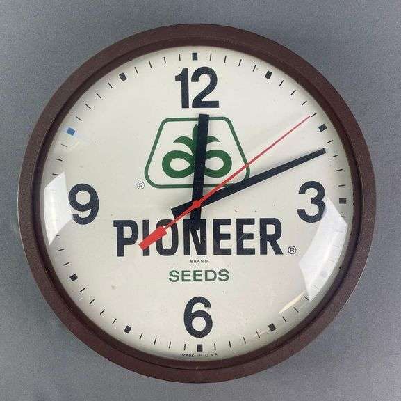 Pioneer Seeds Advertising Clock - Matthew Bullock Auctioneers