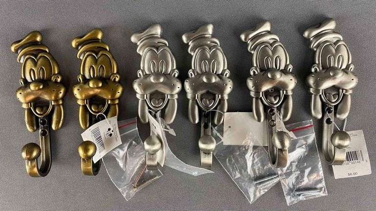 Group of 6 Walt Disney Gallery Goofy Metal Coat hooks - Matthew Bullock Auctioneers