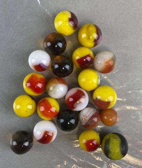 Group of 21 Pee Wee Marbles - Matthew Bullock Auctioneers