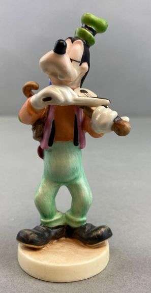Goebel Disney Goofy Violin Porcelain Figurine - Matthew Bullock Auctioneers