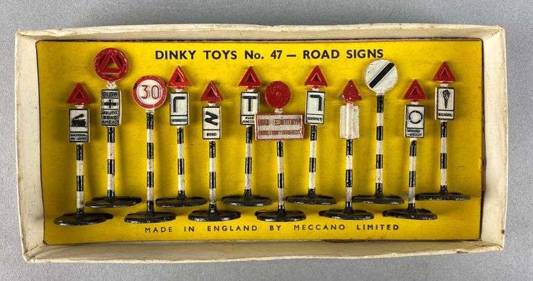 Set of Dinky Toys Road Signs #47 - Matthew Bullock Auctioneers