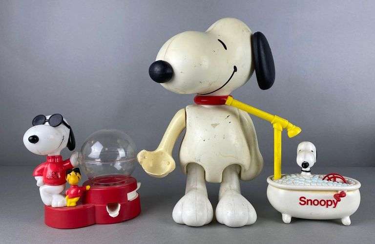 Group of 3 Assorted Peanuts Snoopy Items - Matthew Bullock Auctioneers