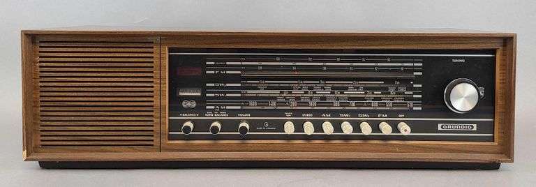 Grundig Model RF 265U FM Stereo Radio - Matthew Bullock Auctioneers